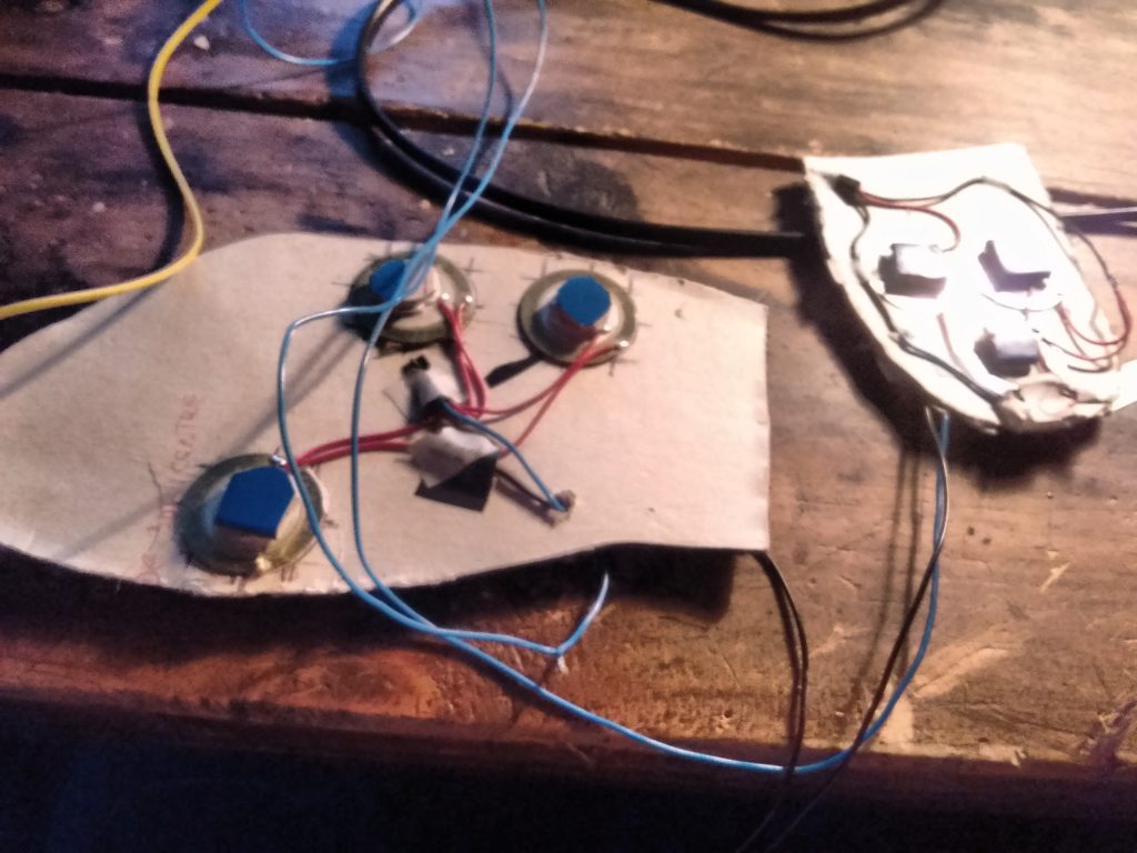 Piezoelectric shoes generator