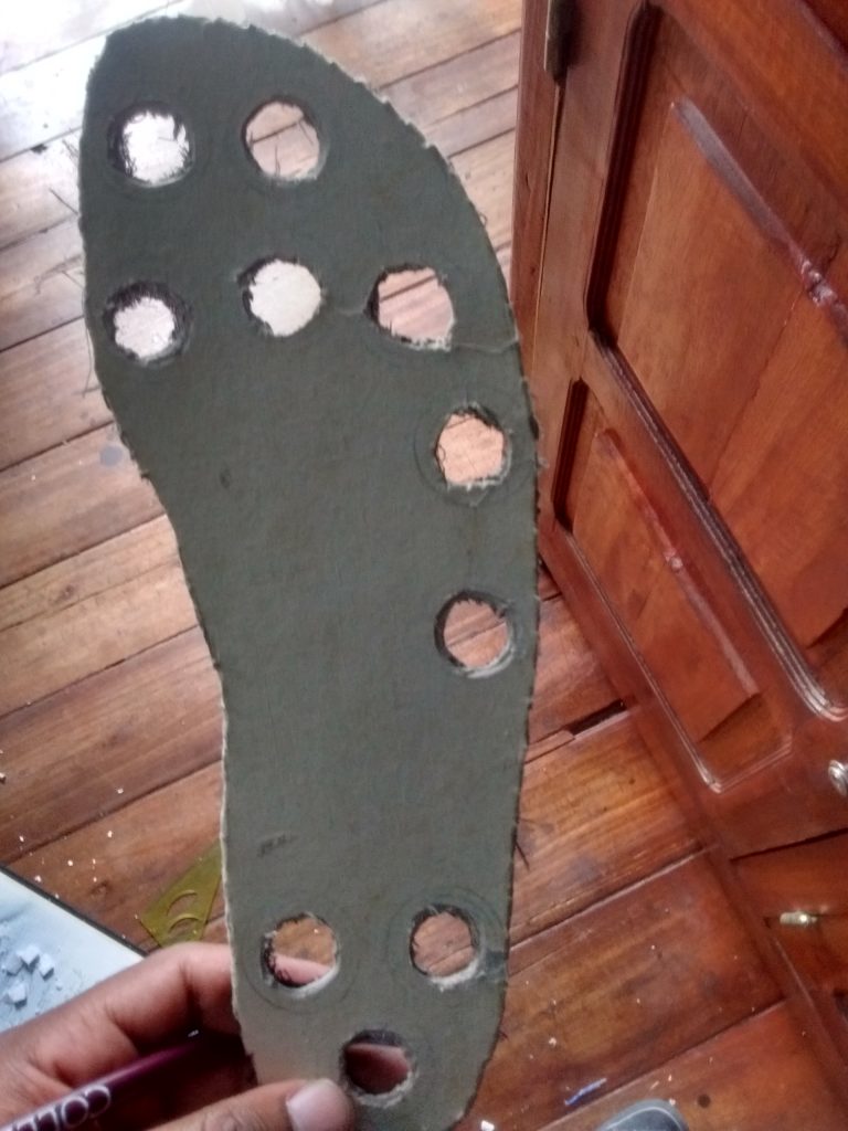 Piezoelectric shoes generator